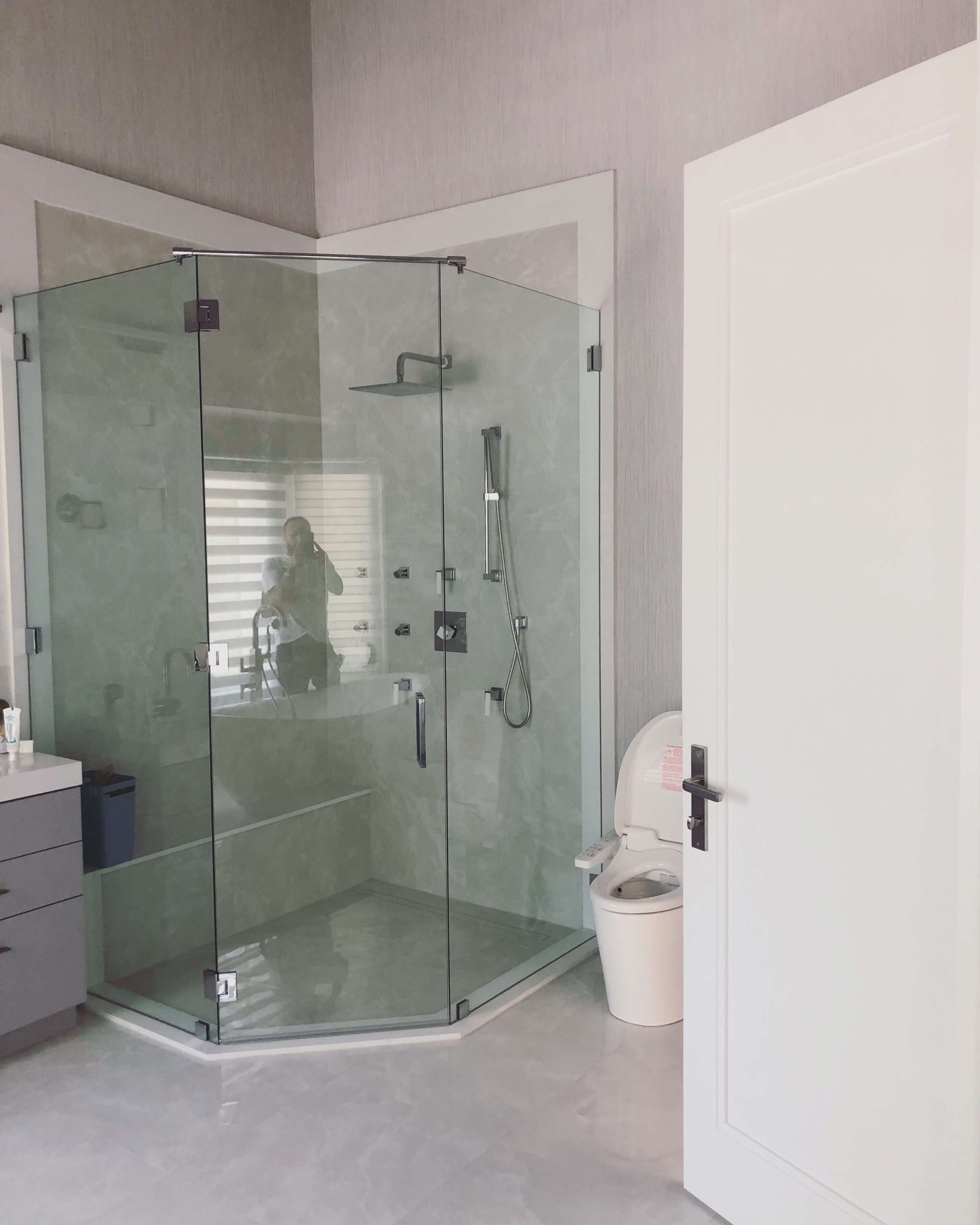 Custom Neo-Angle Shower Glass Enclosure in Toronto| Shower Lagoon