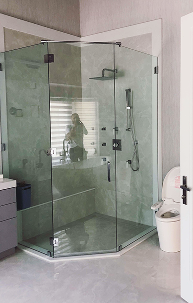 Custom Neo-Angle Shower Glass | Toronto | Shower Lagoon