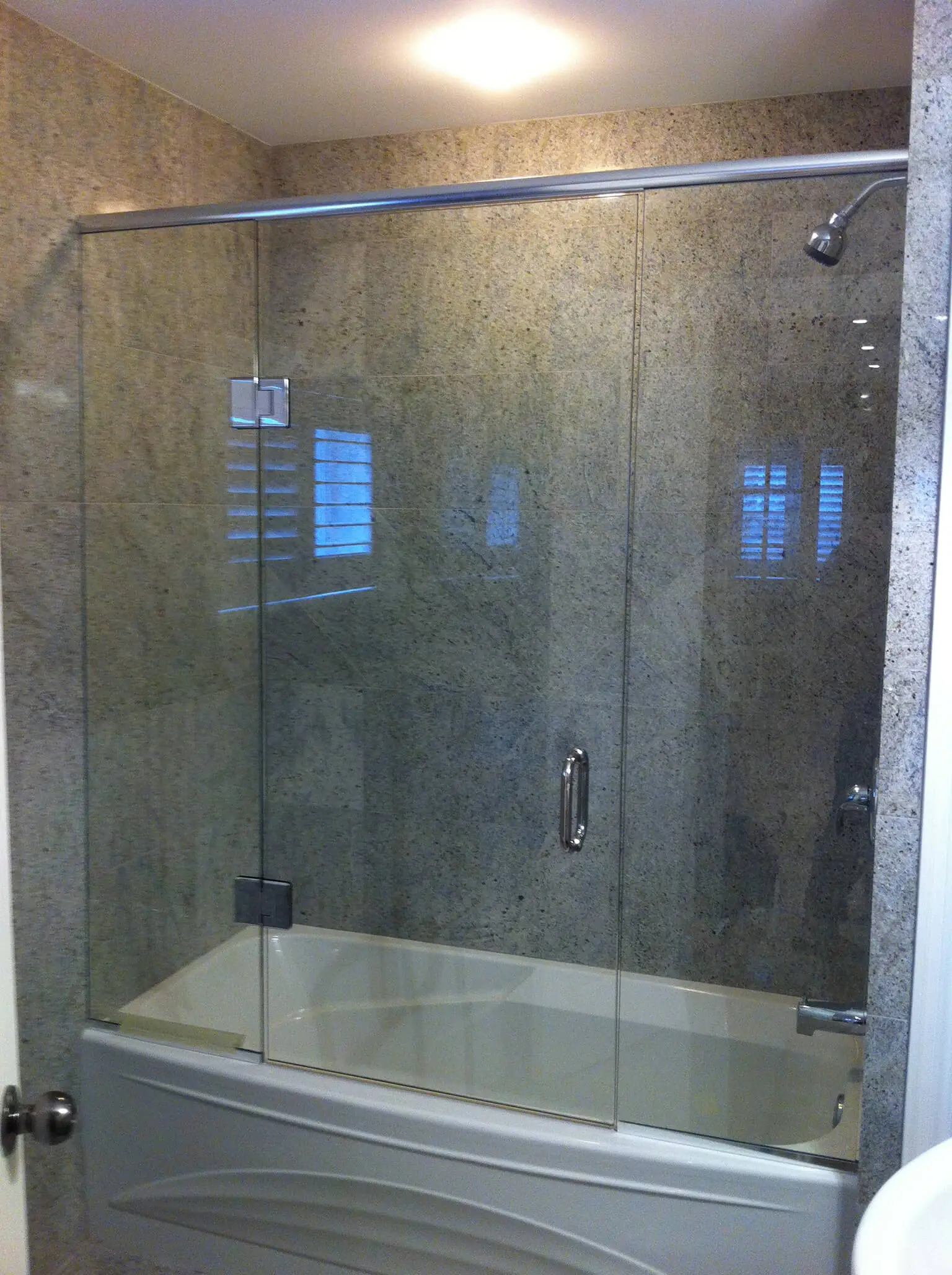 Bathtub Glass Shower Doors in Toronto: Best Shower Door Company | Shower Lagoon