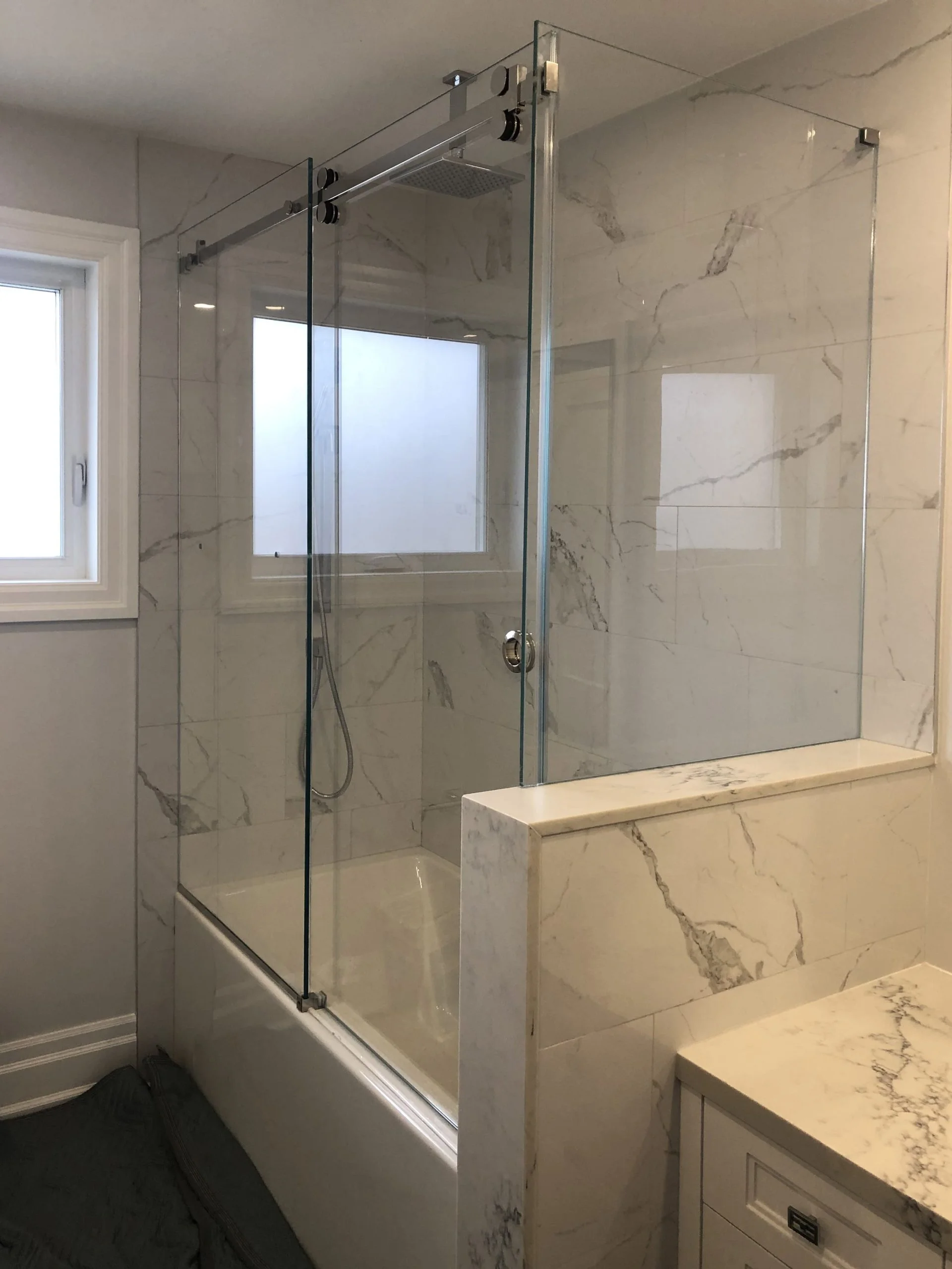 Bathtub Glass Shower Doors in Toronto: Best Shower Door Company | Shower Lagoon