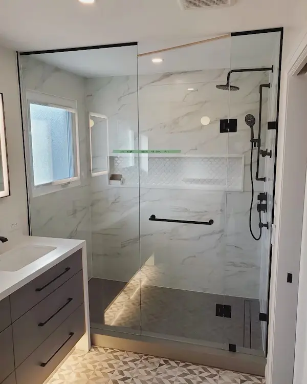 Stylish, effective & Long-lasting In-Line Shower Glass in GTA | Call
